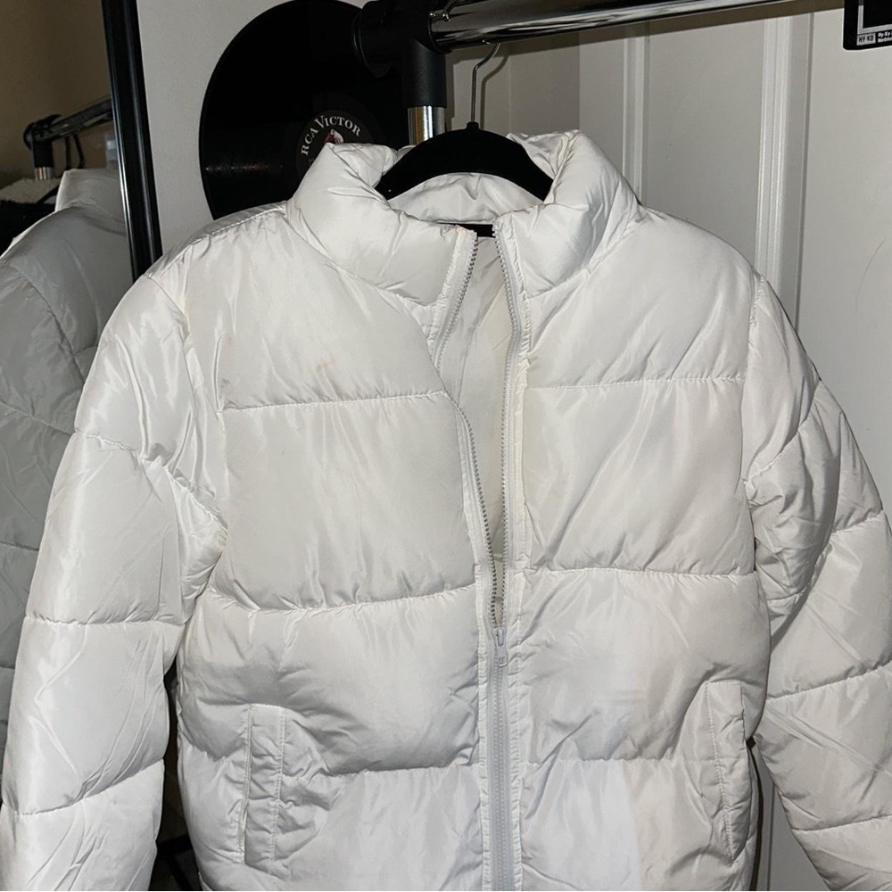 White Puffer Jacket - Gem